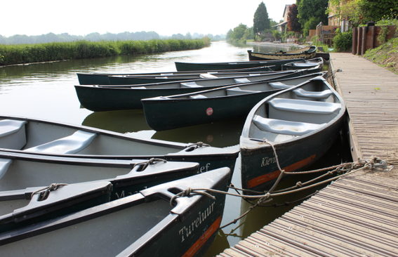 Kano tocht over de Kromme Rijn met een Candese kano | Visit Utrecht Region