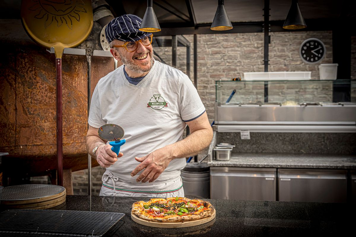 Er broeit iets culinairs in de kas achter Vertoef: Pizza Pezzo is er v ...