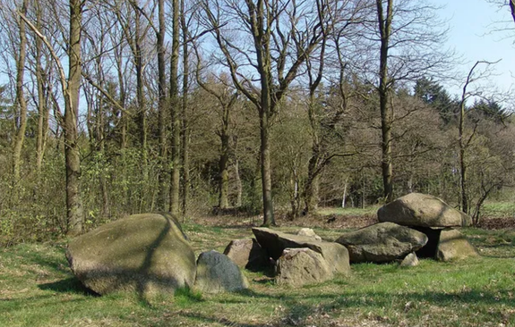 Hunebed D35, Valthe | Dit is Assen