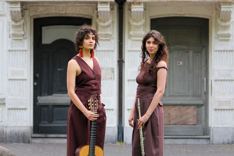 Spaans Duo Asaba spoort langs diverse culturen op fluit en gitaar ...