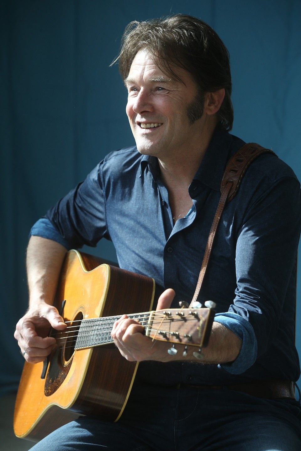 Bieb Café Joure: Optreden Troubadour Piter Wilkens | VVV Friesland Zuidwest