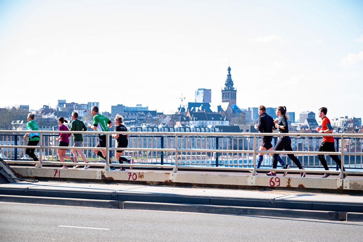 Fotoverslag: Stadscross en Stevensloop 2025 | Into Nijmegen